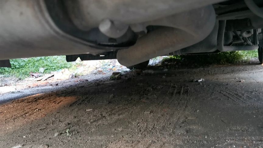 排气管在滴水,这样正常吗?