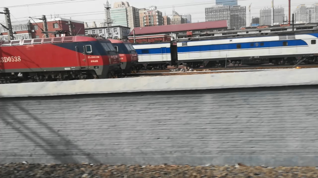 【中国铁路】D31次列车经过北京机务段 拍摄时间:2021年3月22日