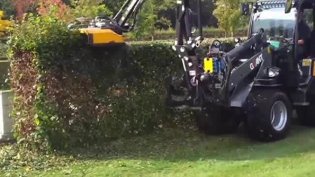 看了德国自制的大型绿篱修剪机,才知道有多先进,不得不服!