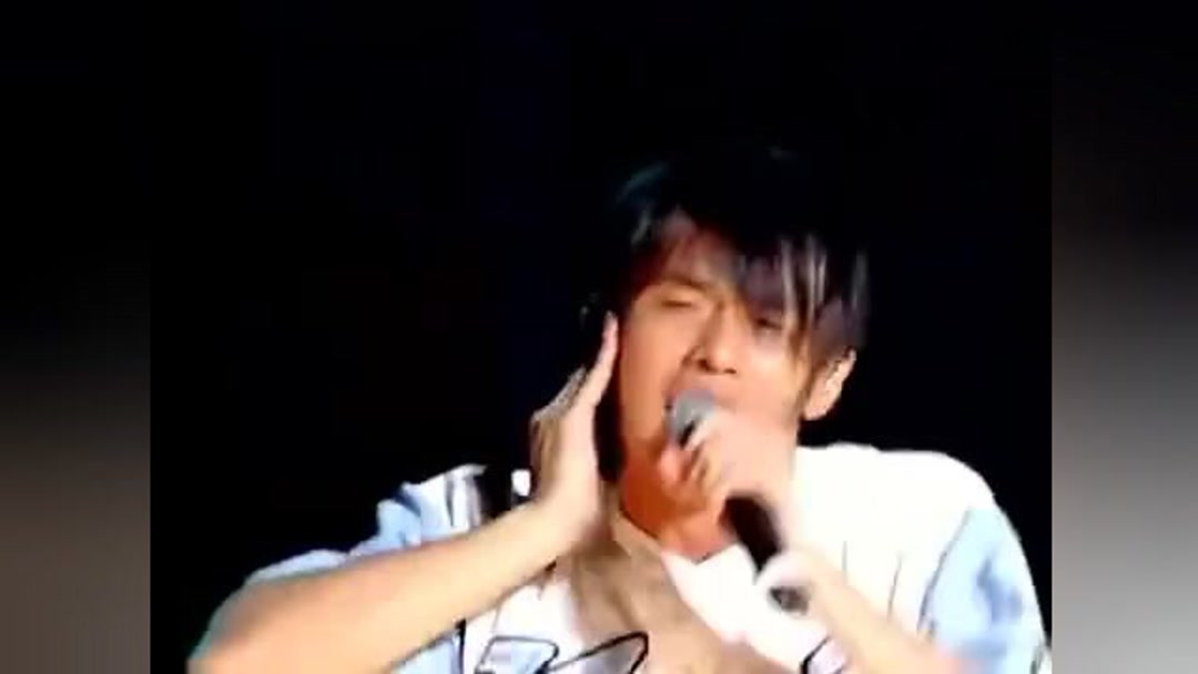 【高清完整版】周杰伦2002 The One演唱会 2002 The One演唱会