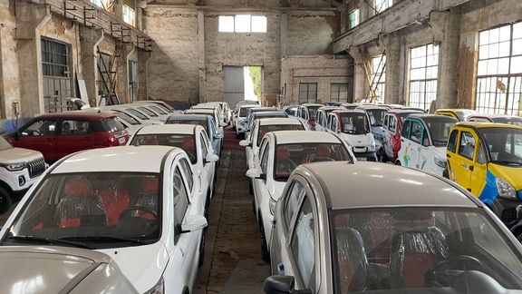 真么多鸿日电动车?这是库存吗?为什么没人要?