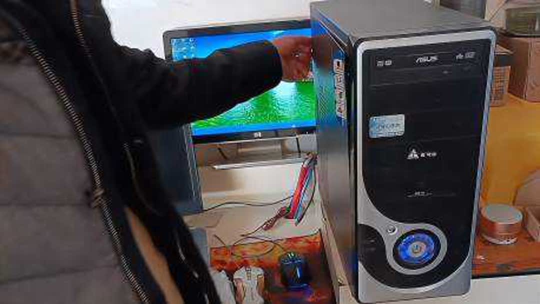 用户说电脑前几天使用正常,多是软件不兼容,卸载些不常用就好