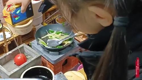 萌娃在家玩迷你厨房,每天都亲自做饭,网友,想要链接