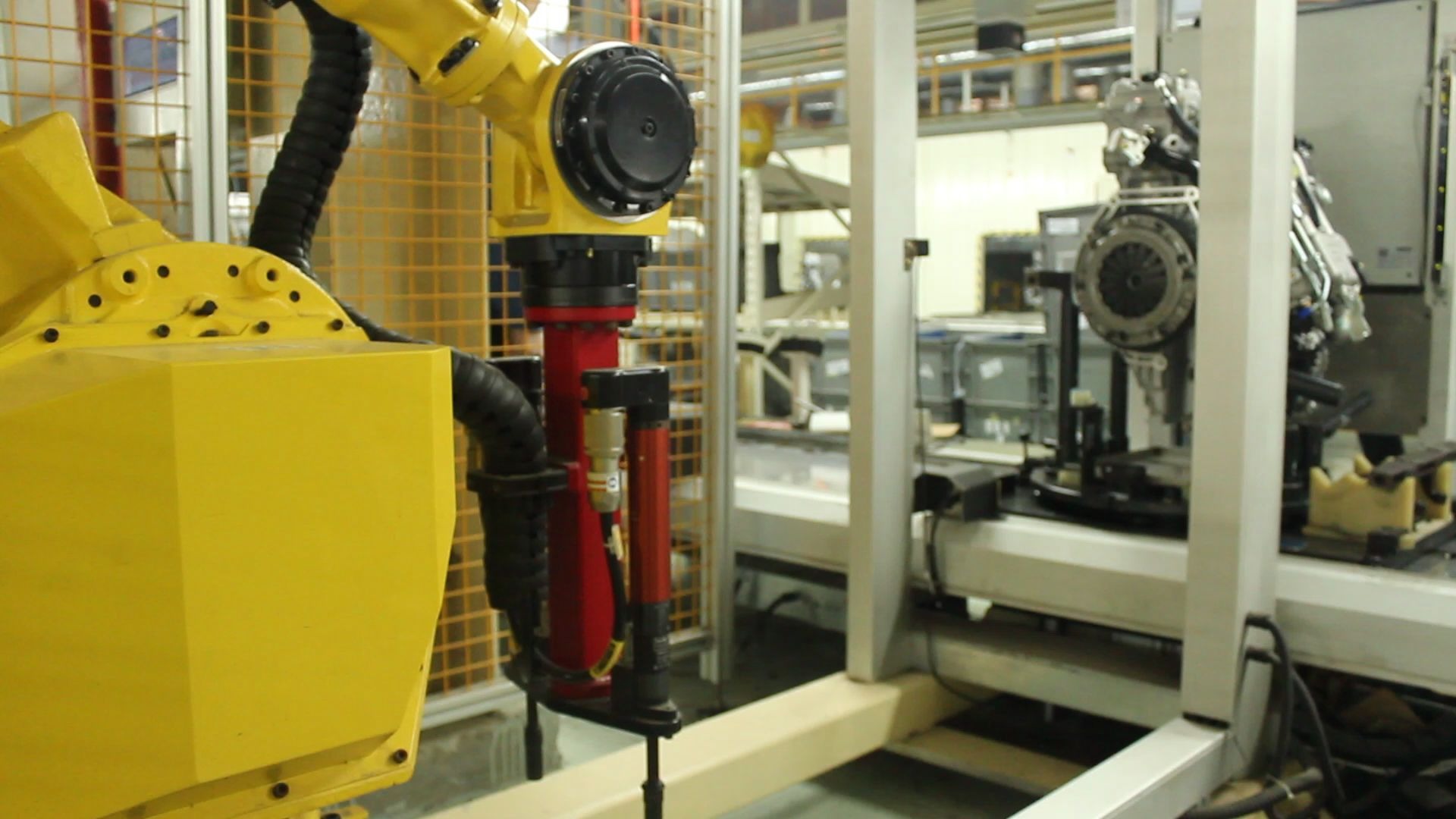 汽车发动机离合器压盘自动装配