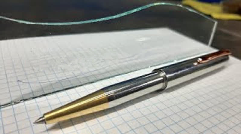 牛人自制可切割玻璃的圆珠笔,还能给金属板划线,成品很精致!