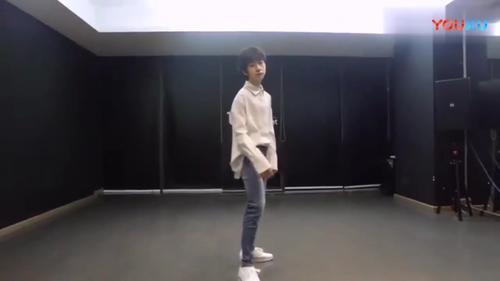 TF家族贺峻霖, 练习室版《Shape of you》, 舞蹈帅炸了!