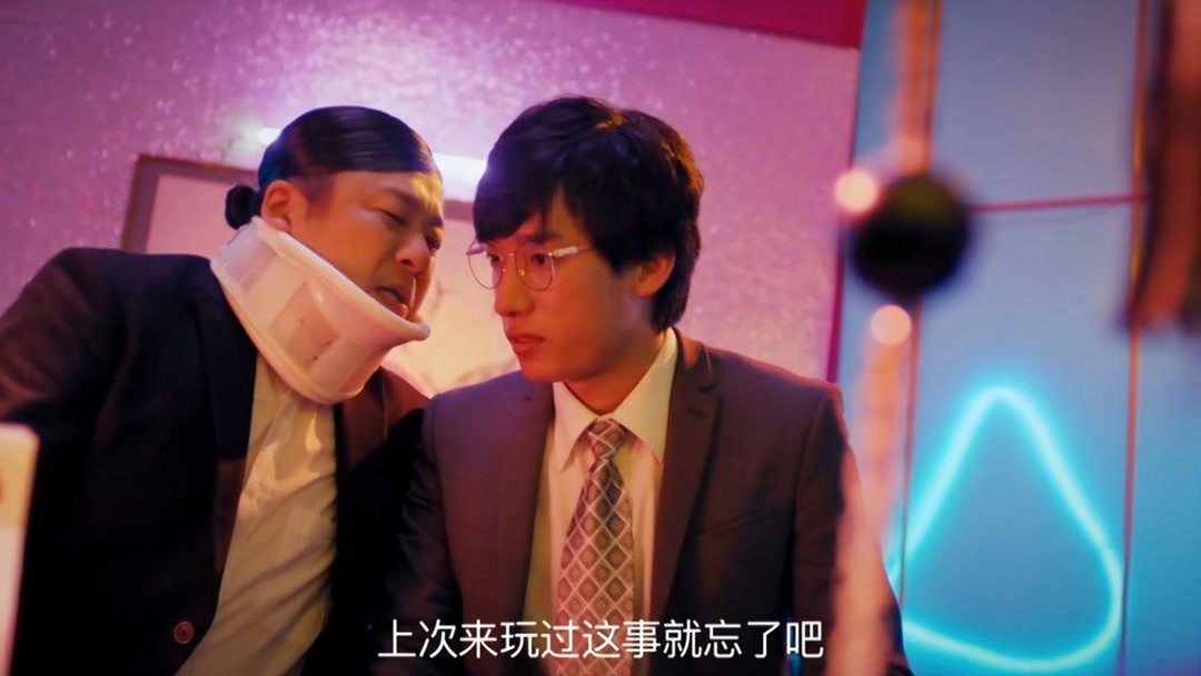 警察办案入红灯区,还是常去的老地方,真是不老实的警察!