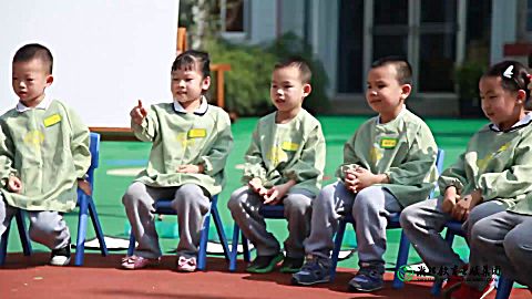 小班 好玩的水主题 多彩的泡泡