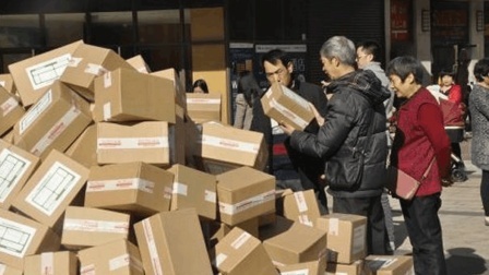 街上10元无人领的快递, 据说里面能拆出手机? 看完才懂背后的猫腻