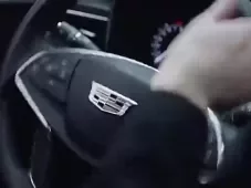 大叔开车撞到自行车,开口就骂谁的破车,没想自行车比他汽车还贵