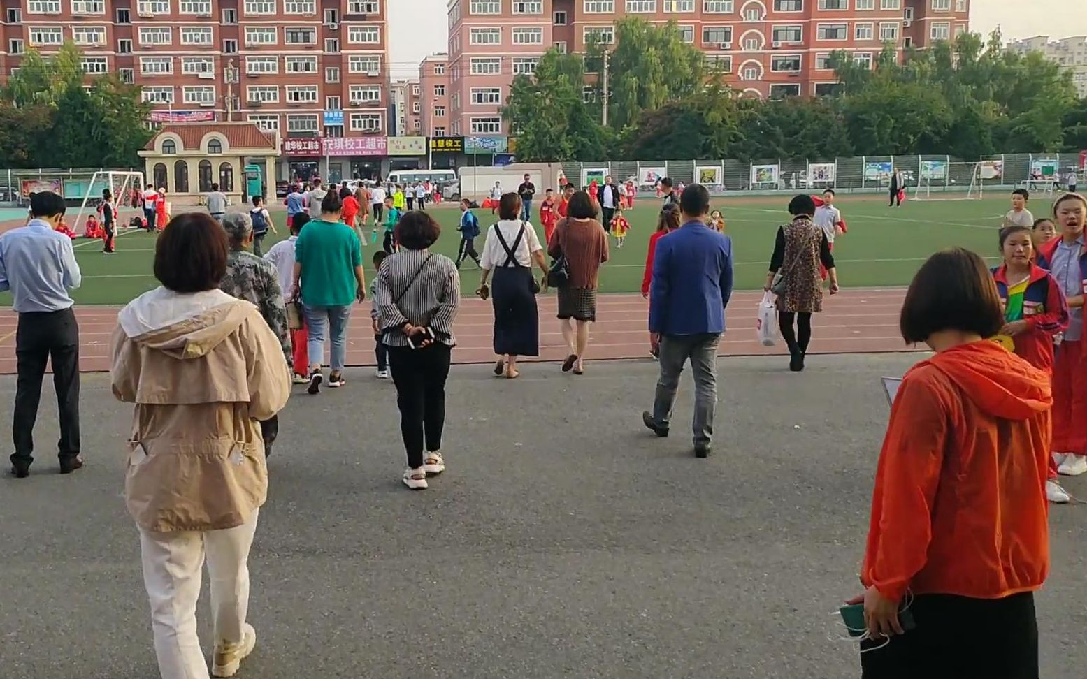 小学家长会全过程,没当过家长的体验一下吧