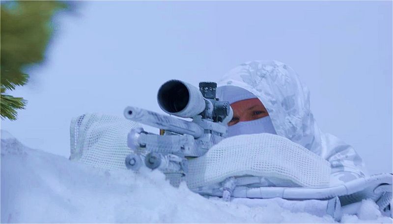 生死狙击,老婆被军队包围,小伙雪地架狙枪枪爆头
