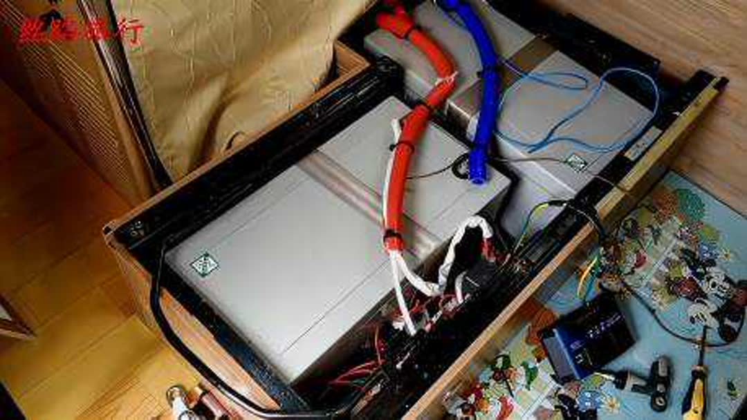 给我的福特新全顺小车,更换一下比较正规一点的MPPT太阳能控制器