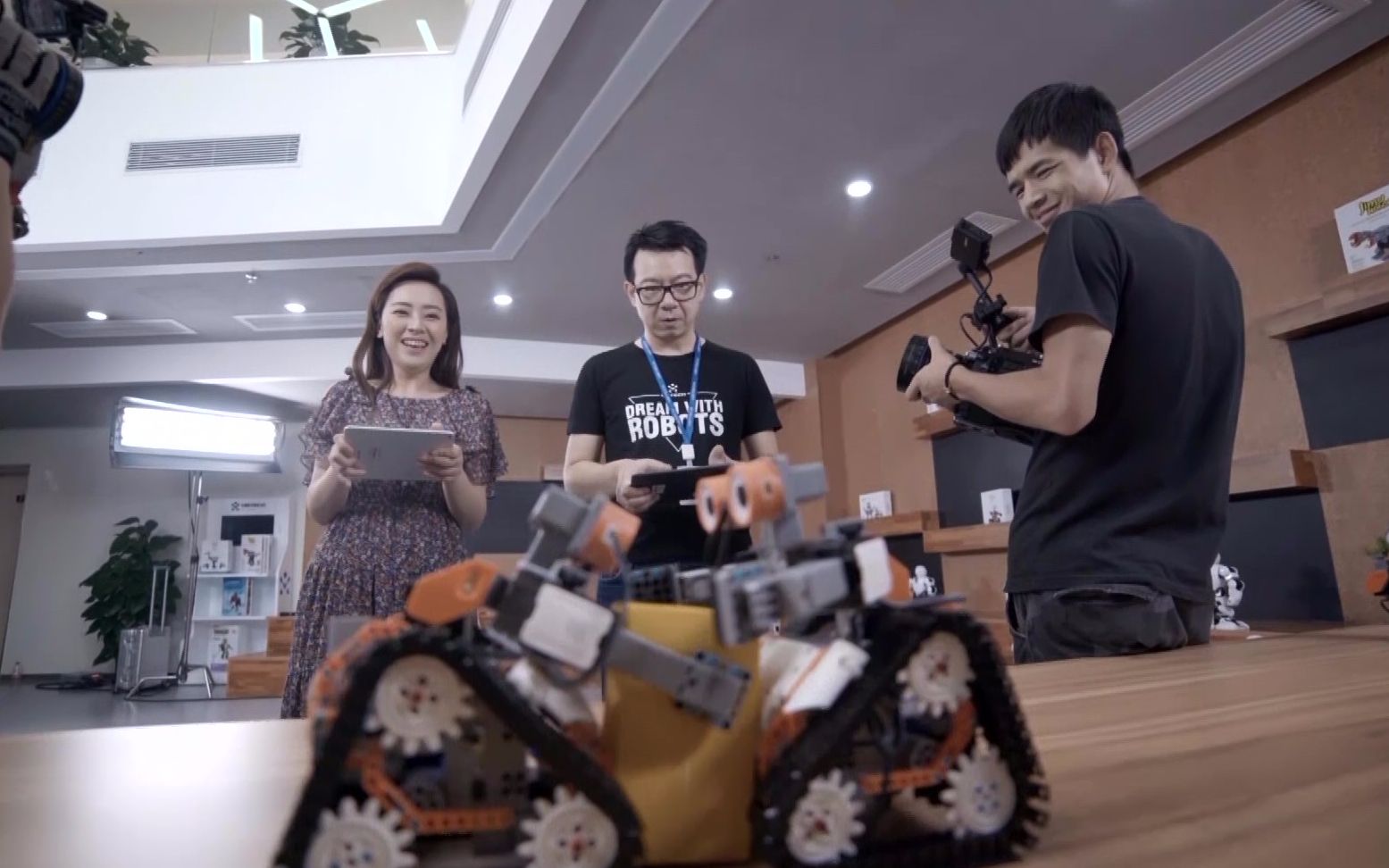 吴婷对话周剑:我的机器人未来观你看不懂