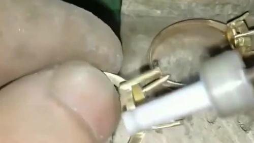 十几万的钻戒咱买不起,但咱可以自己造一个,一样闪闪发亮!