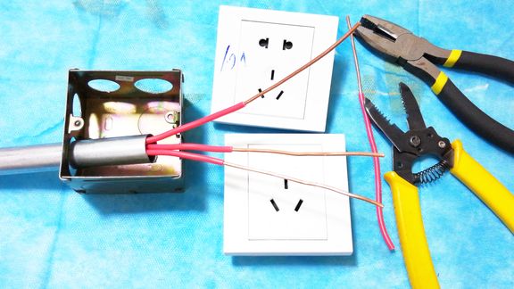 3根线接头太大,塞不进插座怎么办?学会这方法,电线再多也不怕