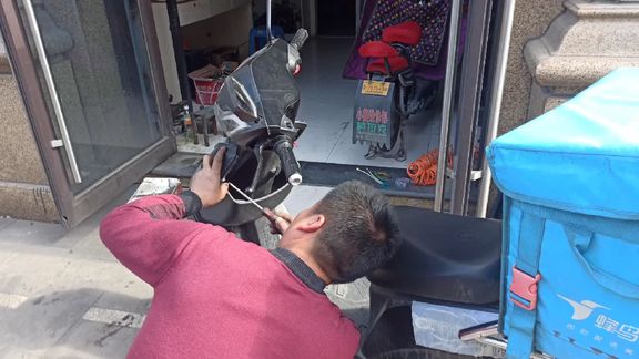 一不留神把电动车钥匙搞掉了无可奈何换一个电动车锁ߤ�ߤ�ߤ