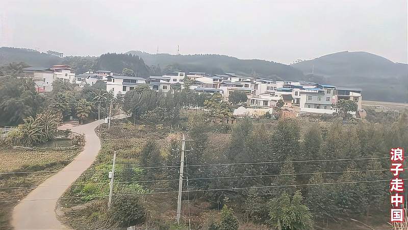 柳州再见,火车开进桂林,窗外农村太壮美了,其他省份很难看到