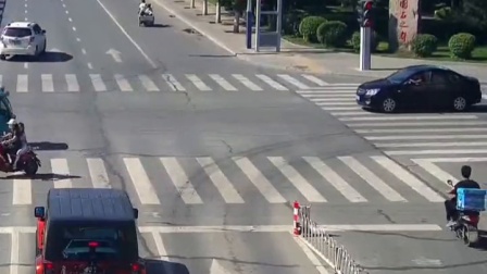 骑手求快闯红灯 交警:全责!