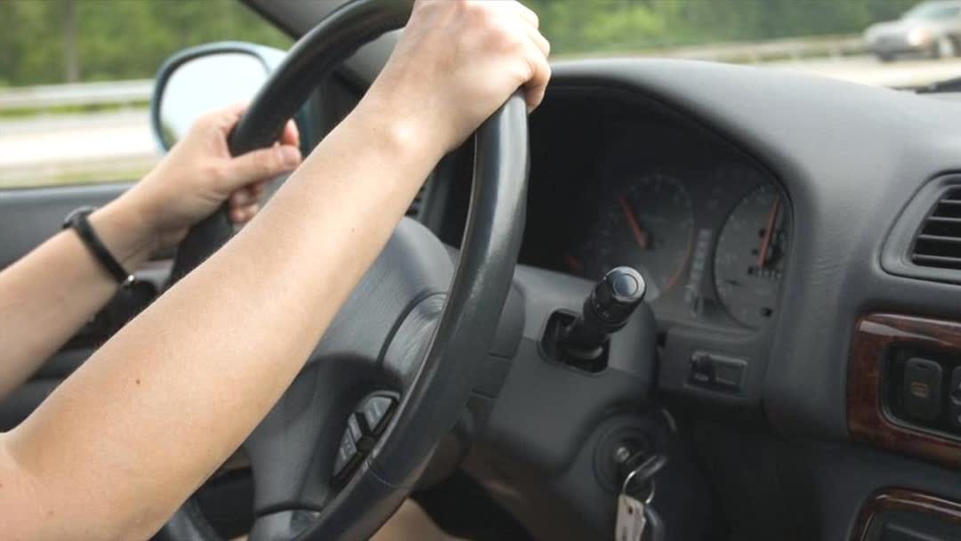 开自动挡车,怎样更省油?老司机总结经验教你几招,既省油又安全