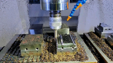 cnc加工中,精密模具设计与制造