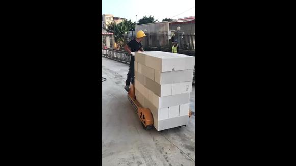 耐博士多功能搬运车,拉砖的好帮手