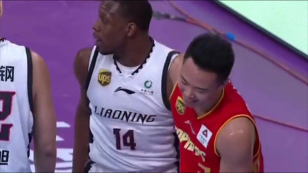 篮球世界:CBA友好时刻,看着以为要干架,谁知竟握手了!