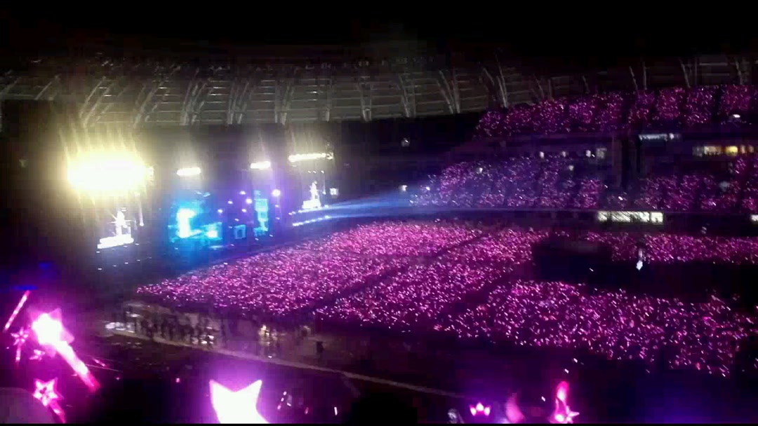 周杰伦“地表最强”演唱会万人大合唱