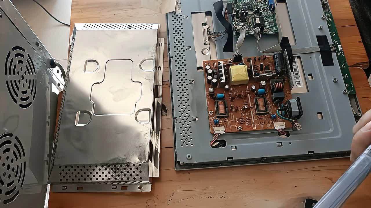 显示器黑屏换电容器以为好了,结果故障是其他电路...