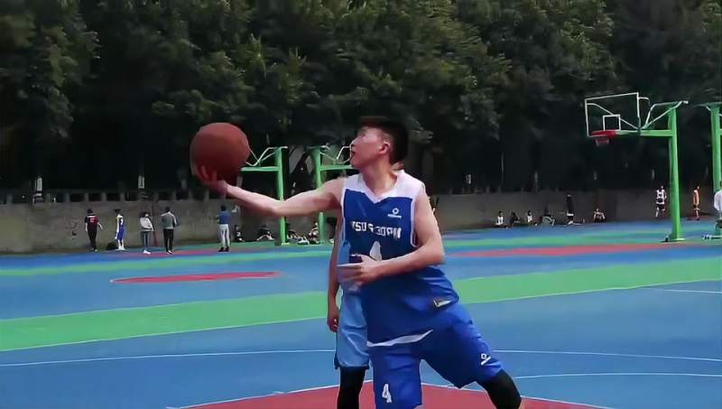 ...篮球赛宣传片,下周一正式打响,欢迎大家现场支持「握手」校运动会 ...