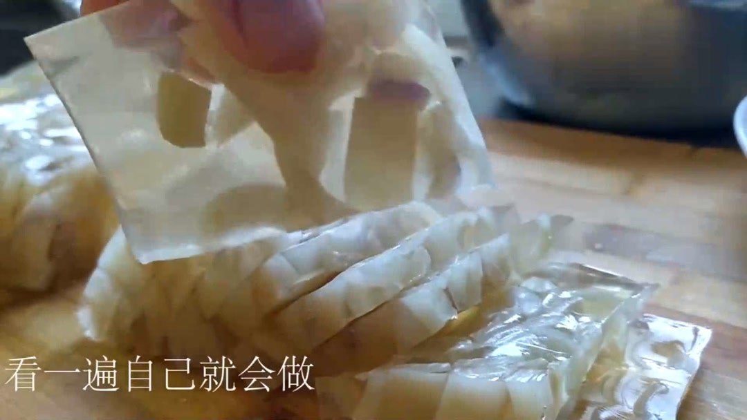 教您制作水晶皮冻的技巧,Q弹透亮,做了30年零失败