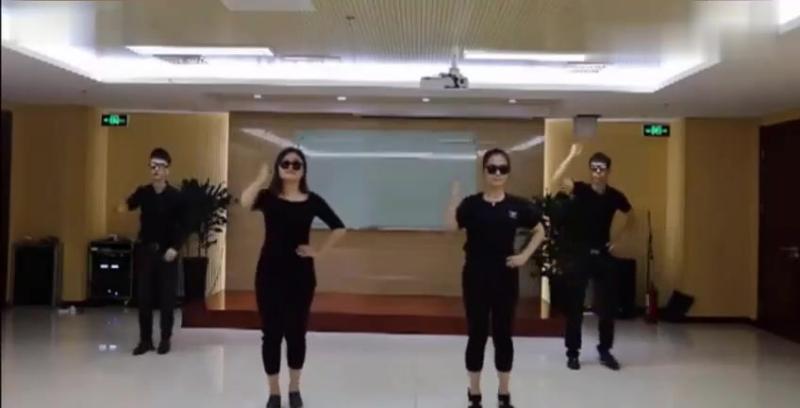 美容院晨会舞蹈:社会摇