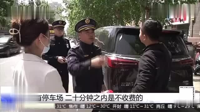 郑州城管五一开始贴罚单,城管现场演示:如何给违停车贴单处罚?