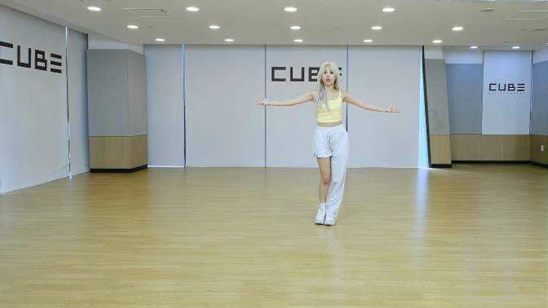 GIDLE田小娟SOLO曲《BEAM BEAM》舞蹈练习室公开,帅气的编舞