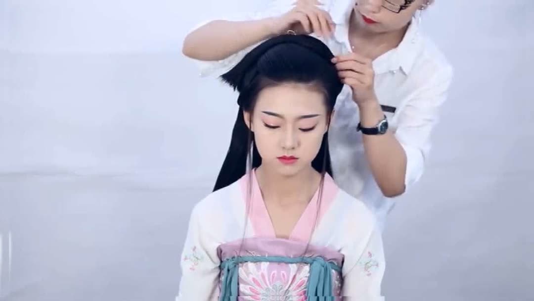 美轮美奂的古代汉服桃花妆的画法,古装美女!
