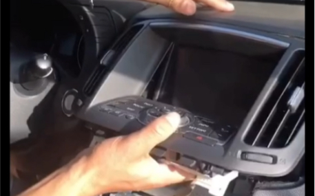 听说喜欢车载大屏?可以自己换一个