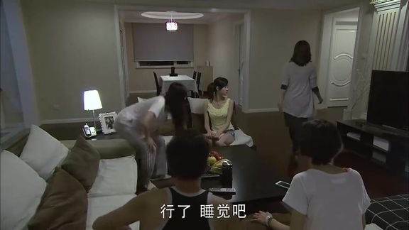 温柔的诱惑:女学生看着所长和夫人一起进卧室,脸色都变臭了!