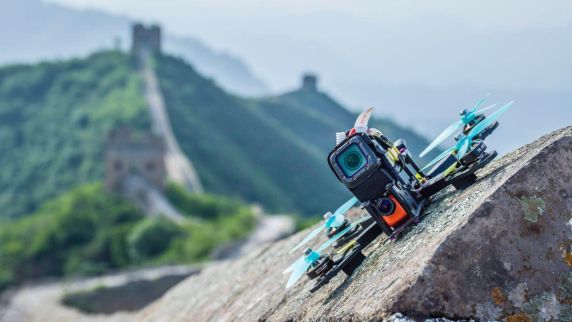 #穿越机 #航拍 跟拍特技飞行的塞斯纳172航模