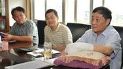 宗庆后遇袭后缠着绷带照常上班