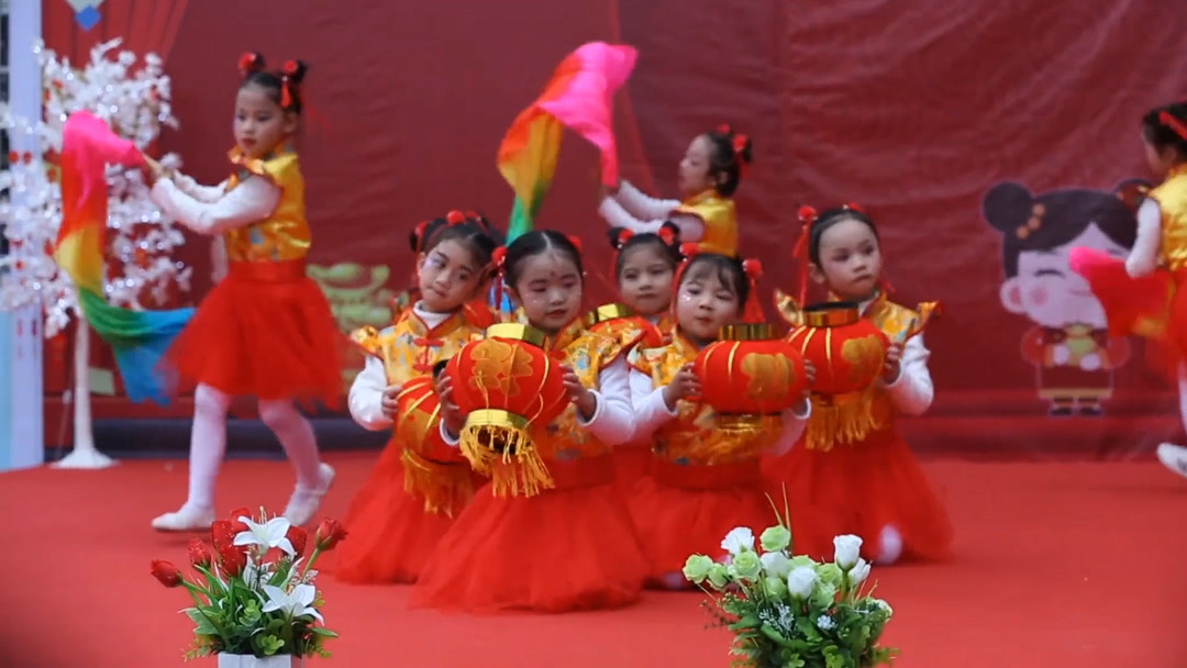 幼儿园大班开场舞《喜庆欢歌》,队形变化精彩,旋律充满欢乐