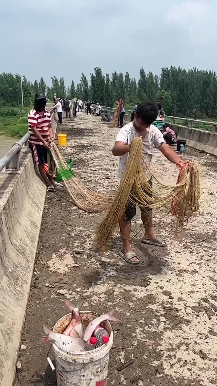 感谢朋友们的支持#户外撒网捕鱼 #怎么撒鱼网视频教程