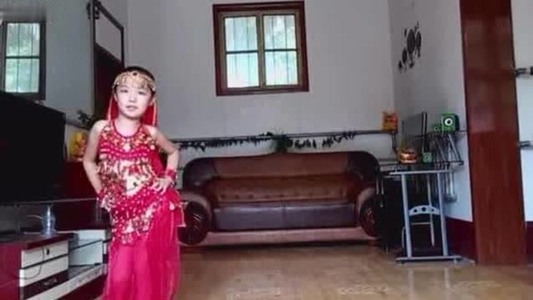 农村小女孩跳的肚皮舞真不孬