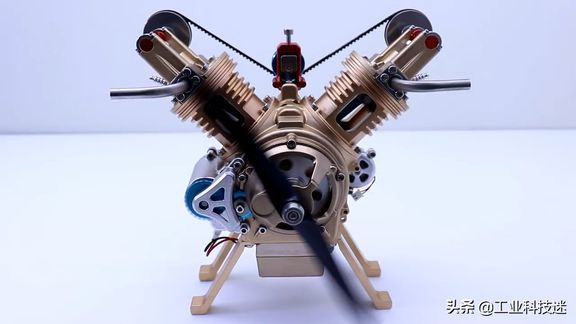 请注意,该视频能引起极度舒适!一台V2双缸发动机模型的安装过程