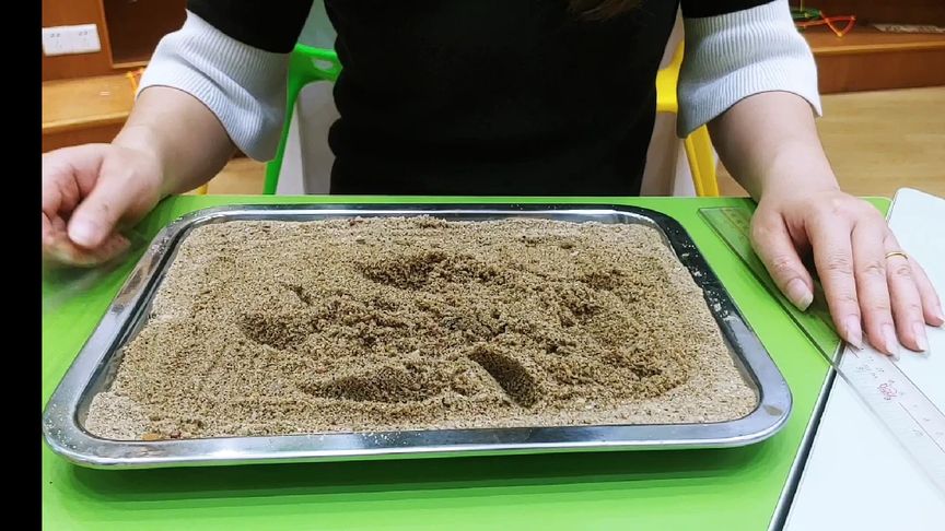 三年级科学实验 “造环形山”模拟实验