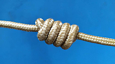 高空绳子怎样抛到对面去?高空抛绳结俗称绳尾结的打法!