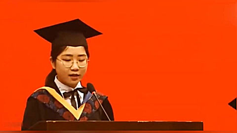 重点大学的美女学霸毕业演讲,水平不输清华北大!