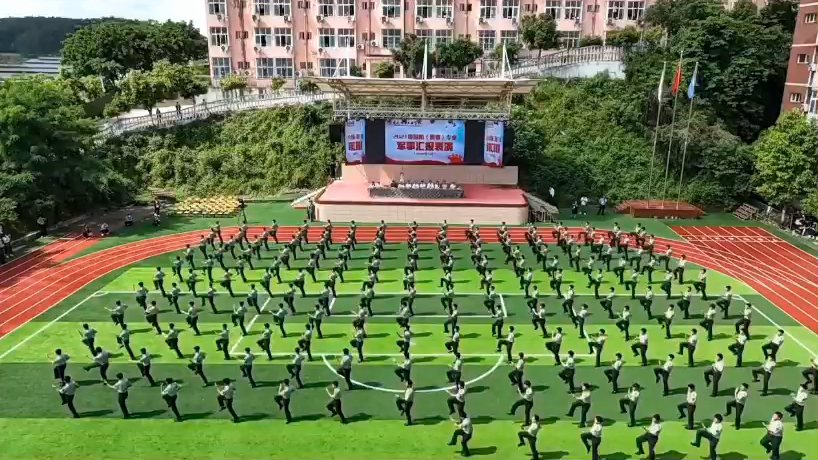 ...21级军事汇报表演!秋季招生计划名额有限,请提前咨询预留专业名额!