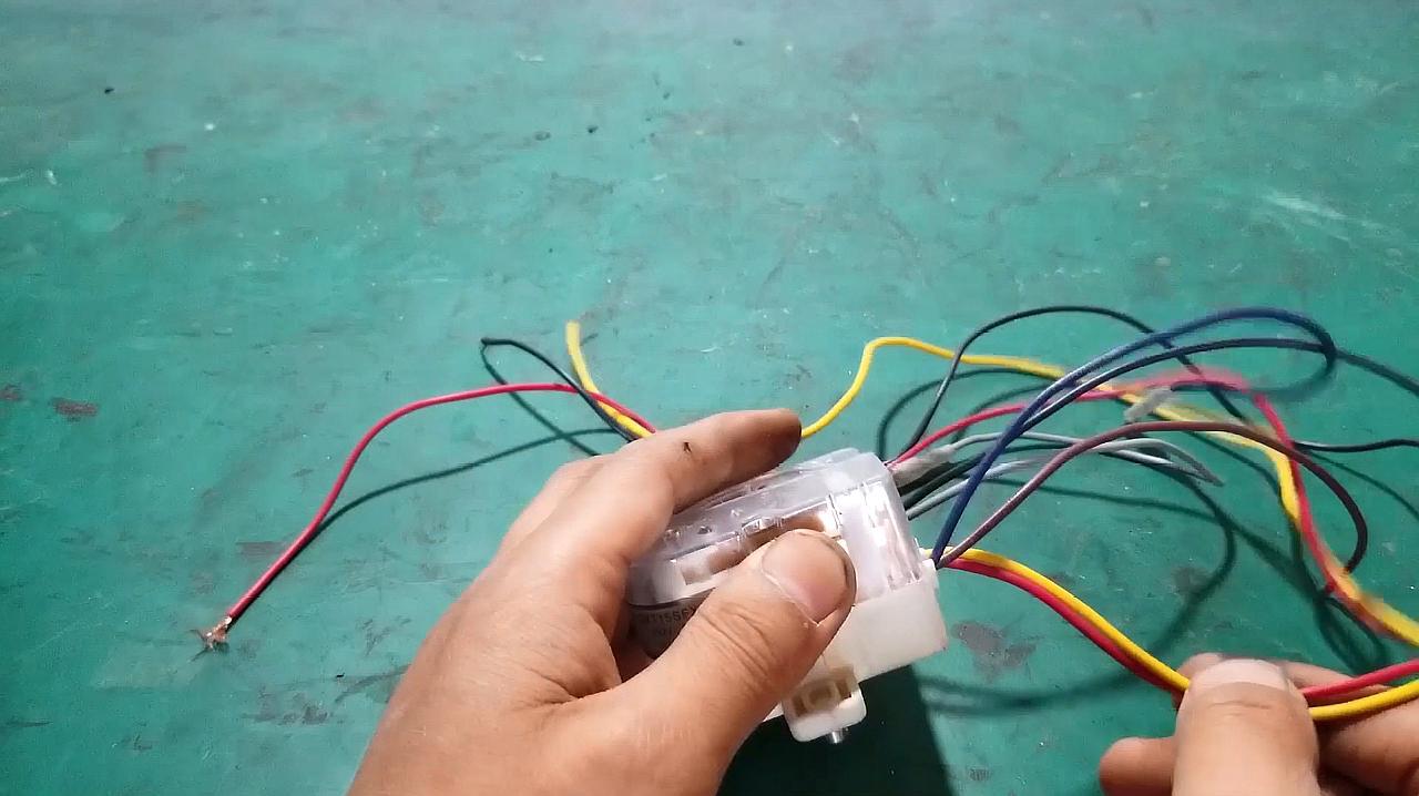 洗衣机的定时器有6根线,接错容易烧电机 小伙教你简单接线方法