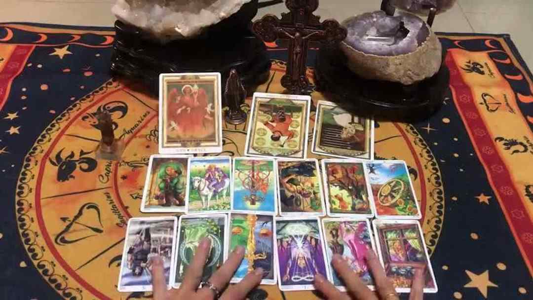 塔罗占卜:该不该放下前任呢?你和前任还有可能复合吗?