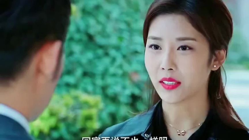 总裁拿出一张全家福照片,美女一看,竟是自己儿时的照片